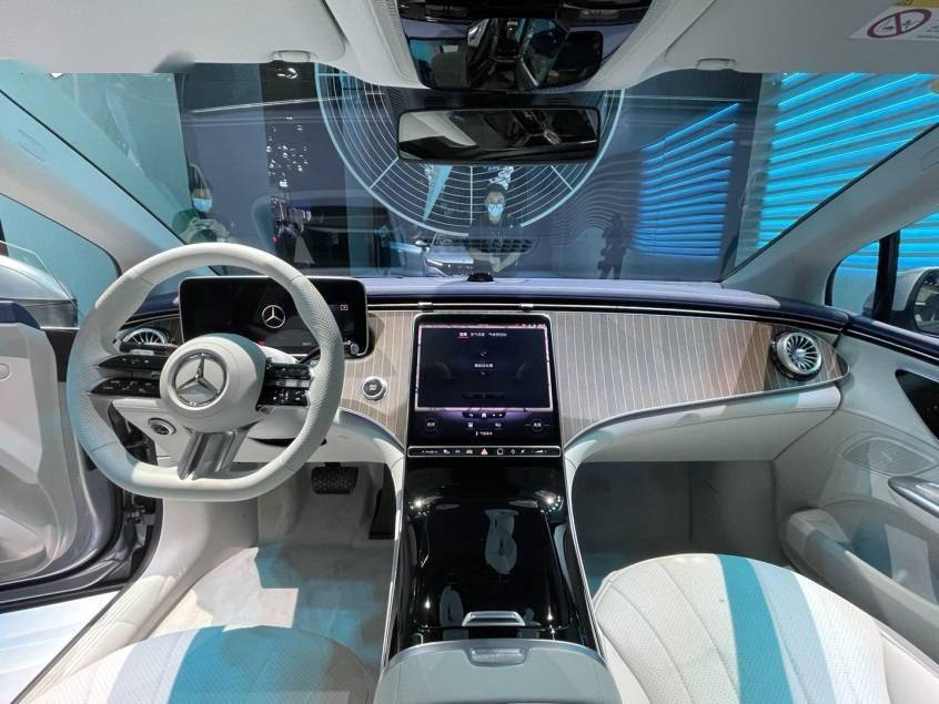 2022成都车展：北京奔驰EQE亮相 首款EVA平台在华量产轿车_搜狐汽车_搜狐网