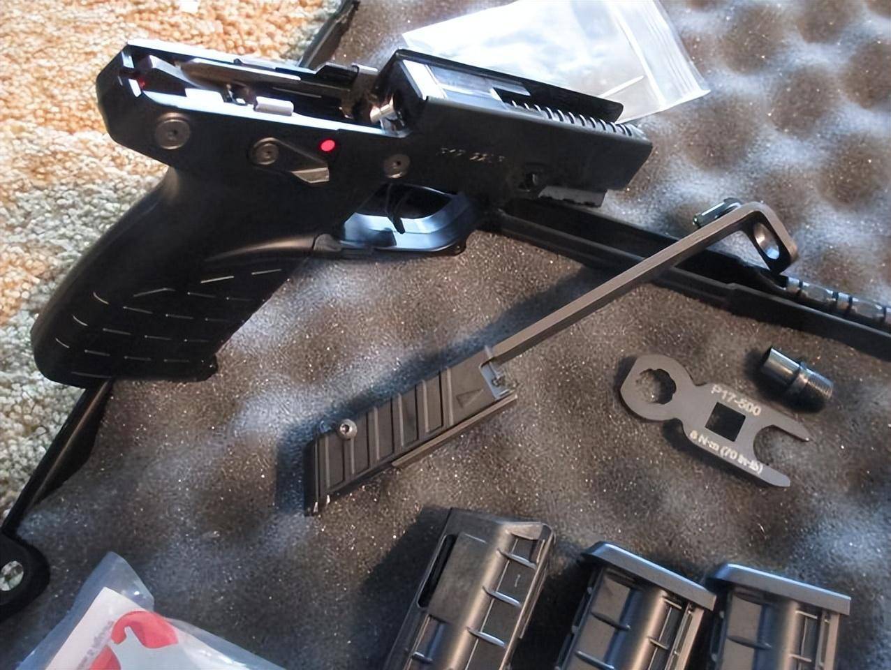 容弹量17发的凯尔科技P17手枪：美国小萝莉的时髦玩具_弹匣_击锤_尺寸