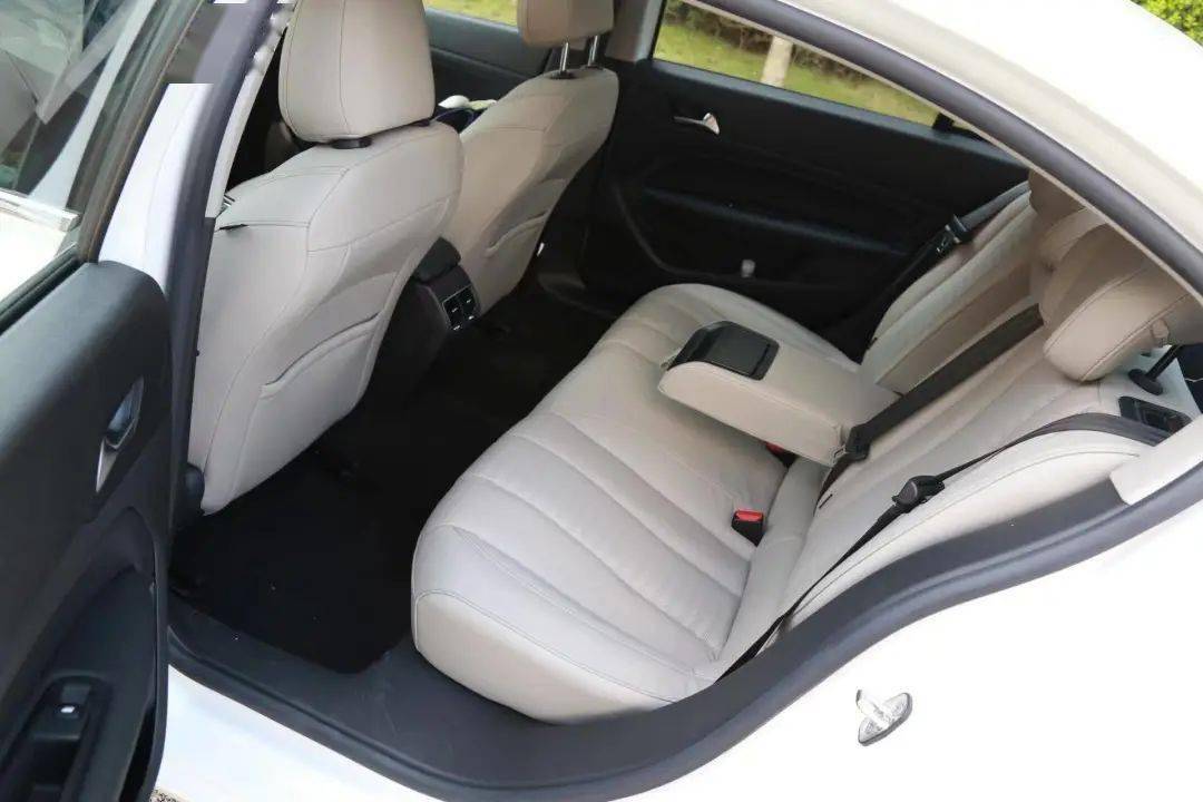 试驾全新标致408：法系精品轿车，1.6T+6AT带来高水准驾控体验_搜狐汽车_搜狐网