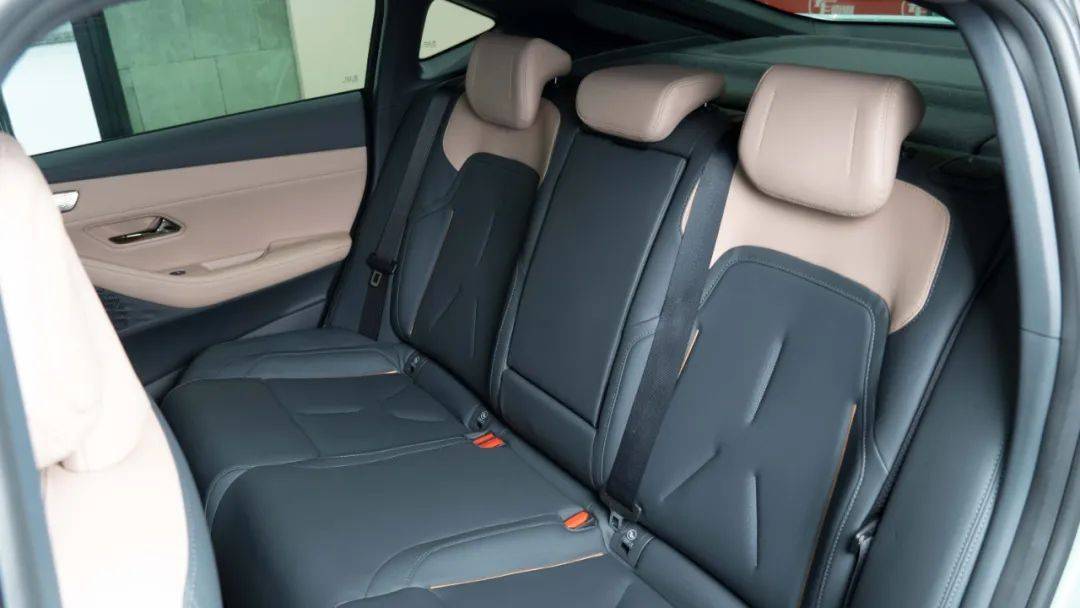 探店长安深蓝SL03：大订超3万辆，高性价比是热销_搜狐汽车_搜狐网