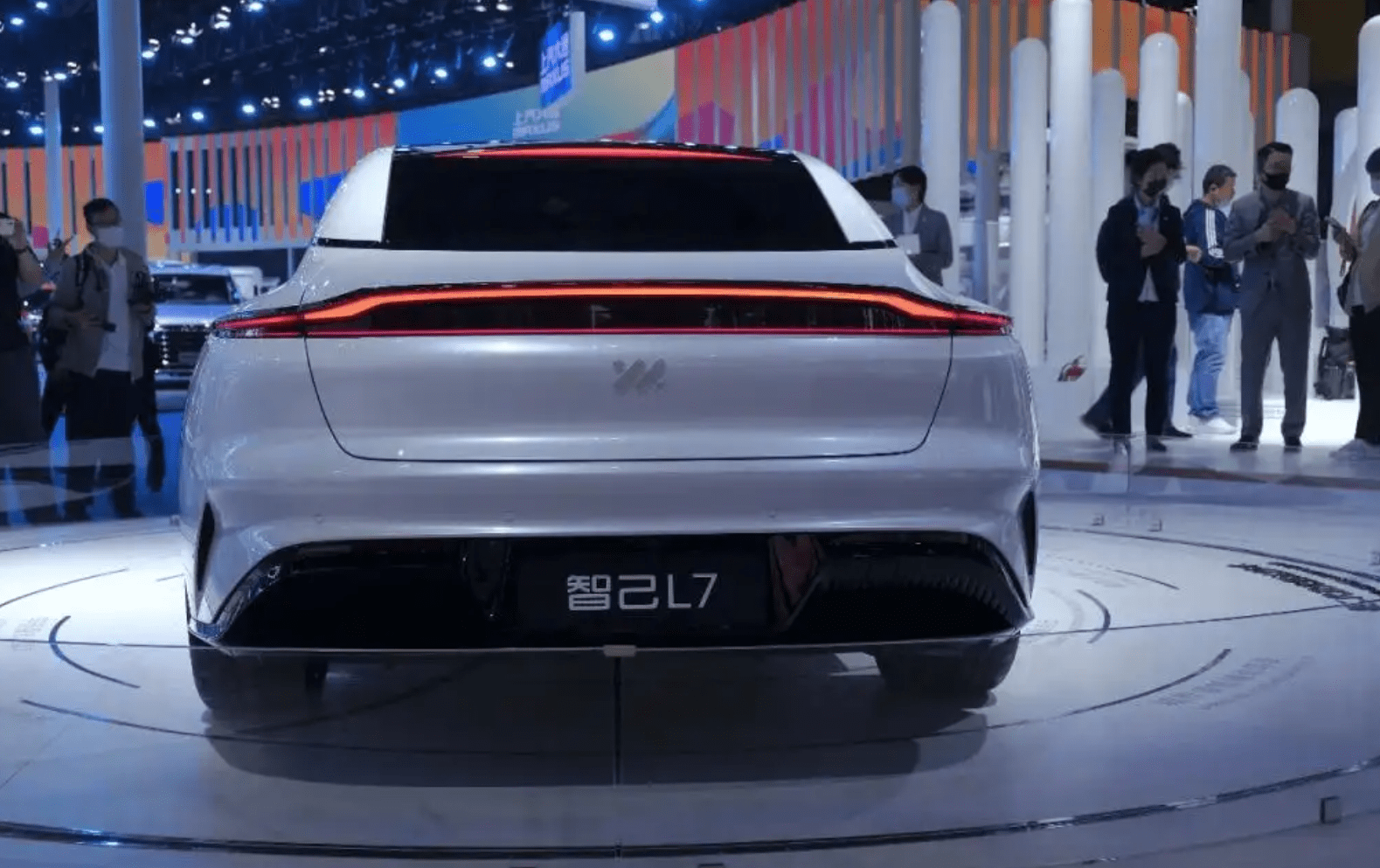 智己L7和极氪001哪个好？高端电动车赛道真正的较量开始了_搜狐汽车_搜狐网