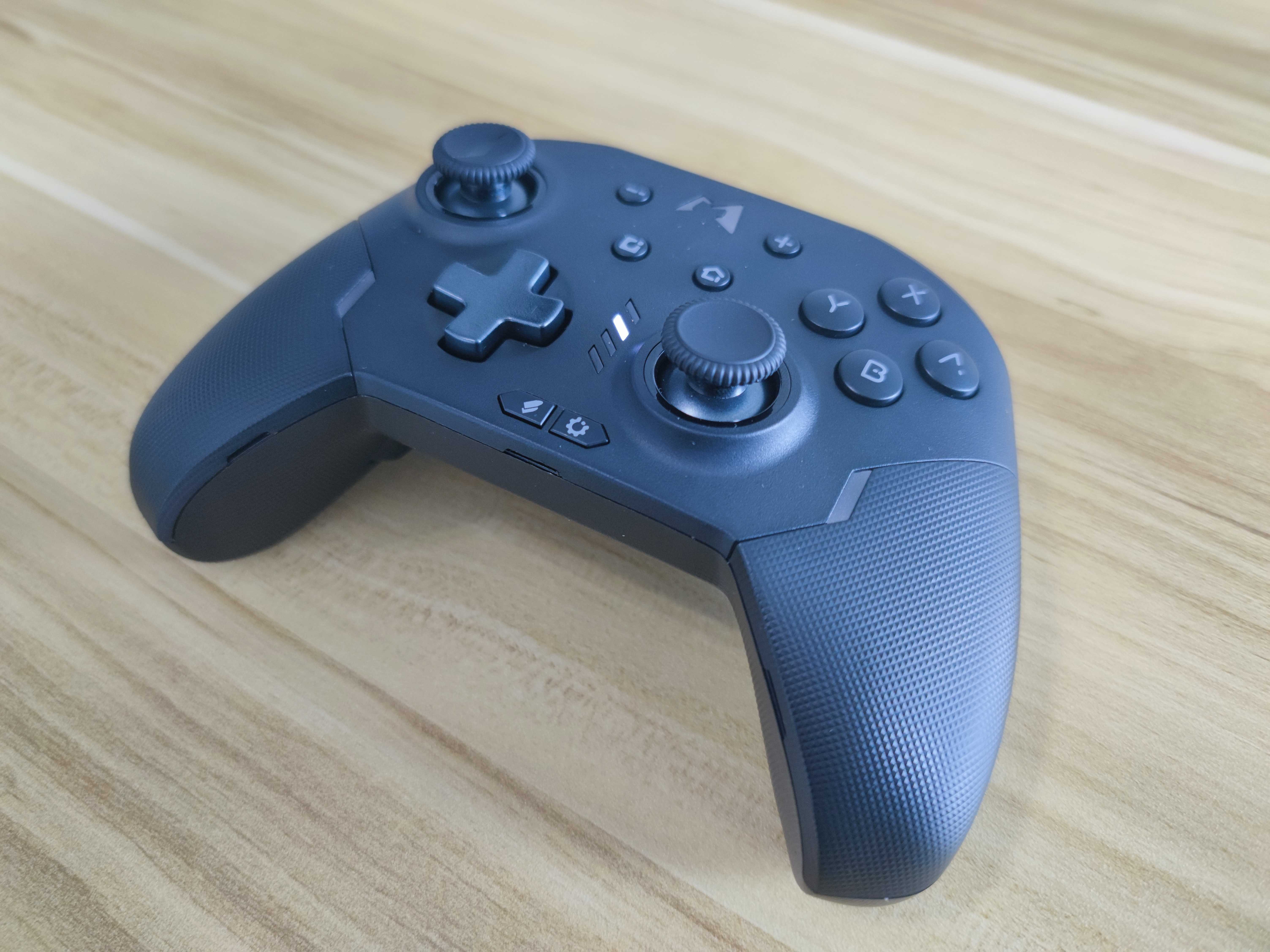 国产手柄“小金刚”，HD线性马达沉浸式游戏，switch Pro绝佳平替_扳机_按键_霍尔