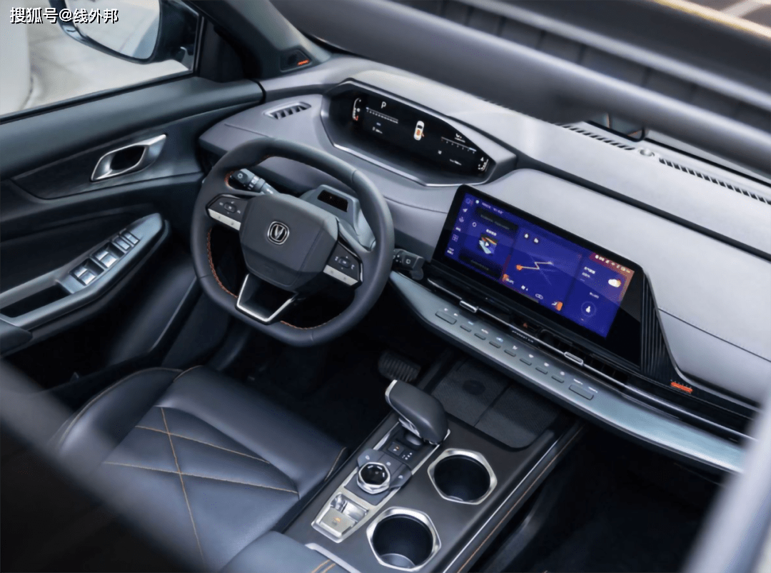 第二代CS55PLUS推风暴灰限量版：就凭这套高级皮肤，必圈粉无数_搜狐汽车_搜狐网