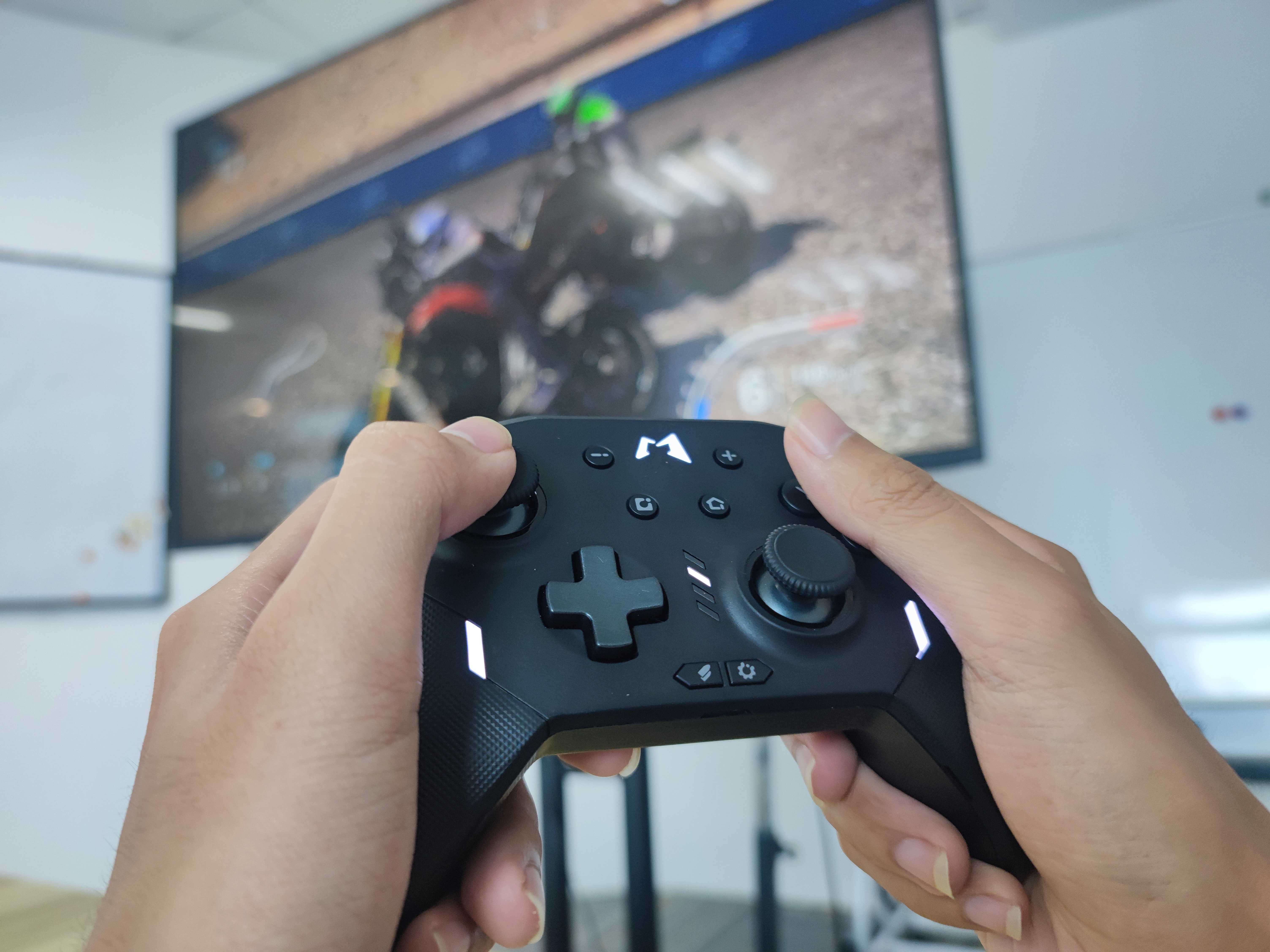 国产手柄“小金刚”，HD线性马达沉浸式游戏，switch Pro绝佳平替_扳机_按键_霍尔