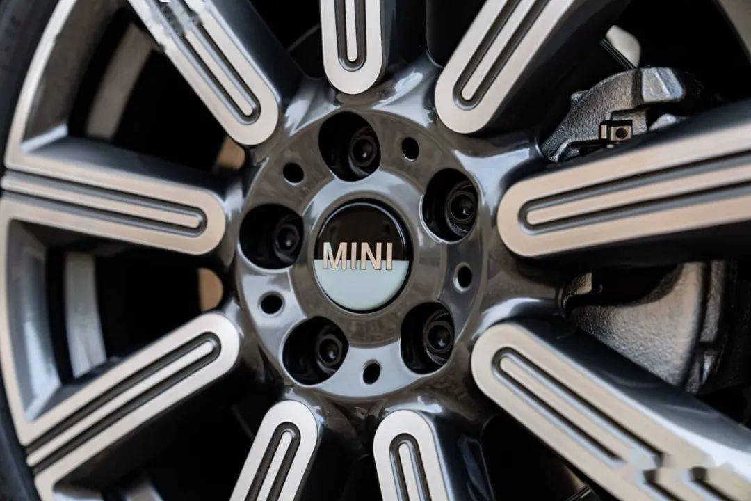 【不寻常设计】多元化生活的丰富多彩，反映在MINI Multitone Edition身上_搜狐汽车_搜狐网
