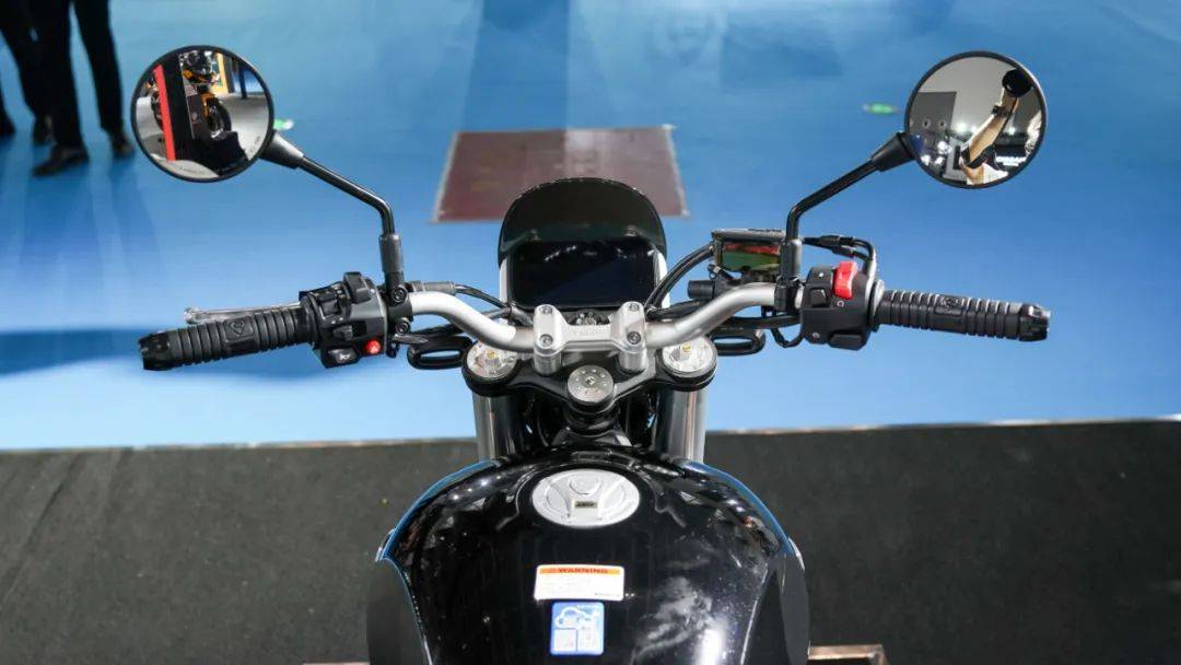 36800元 赛科龙性能复古RE560开启预售，零百加速4.5秒！_搜狐汽车_搜狐网