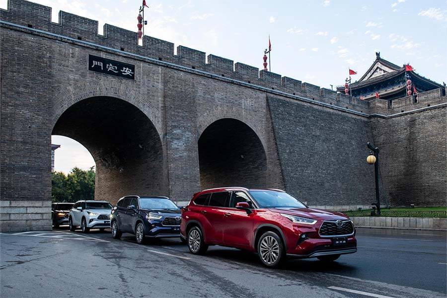 搭载全新2.0T+爱信8AT，试驾丰田汉兰达380T版本_搜狐汽车_搜狐网