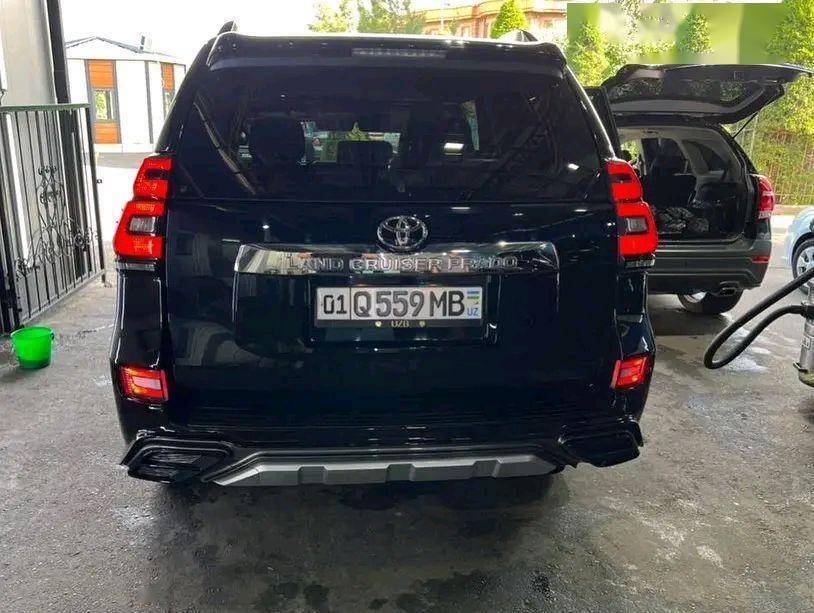 丰田普拉多“新版本”曝光，镀铬元素丰富，2.8T+6AT+差速锁_搜狐汽车_搜狐网