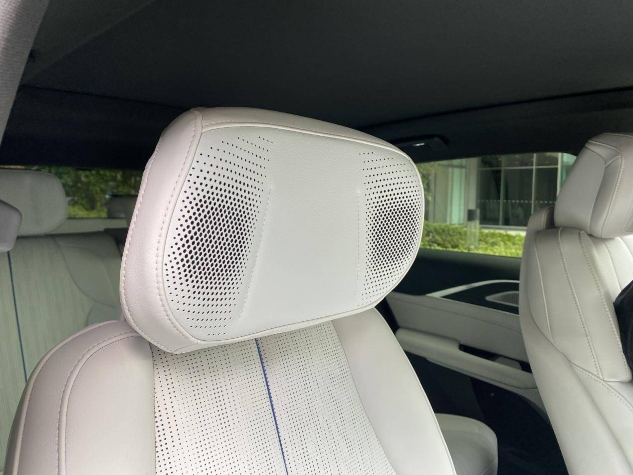 “卷上天了”19个AKG扬声器，凯迪拉克LYRIQ锐歌音响品鉴_搜狐汽车_搜狐网