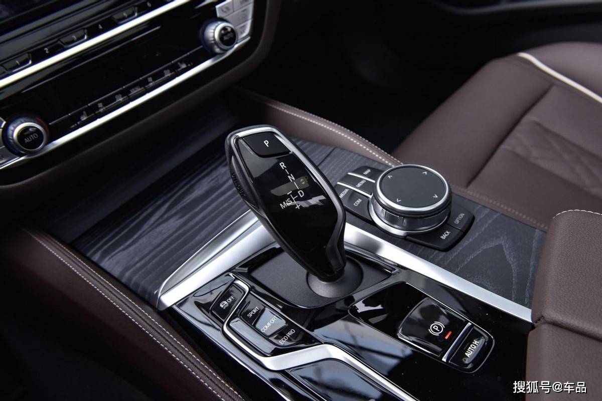 解读宝马5系，标配2.0T+8AT，最快6.9秒破百，值得入手吗？_搜狐汽车_搜狐网