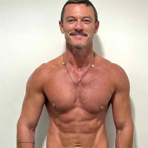 Luke Evans 官宣新单曲！_实力_电影_成功