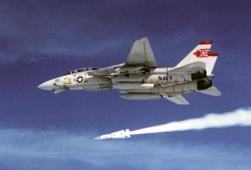 F-14的大杀器，AIM-54不死鸟导弹_美国海军_雷达_轰炸机