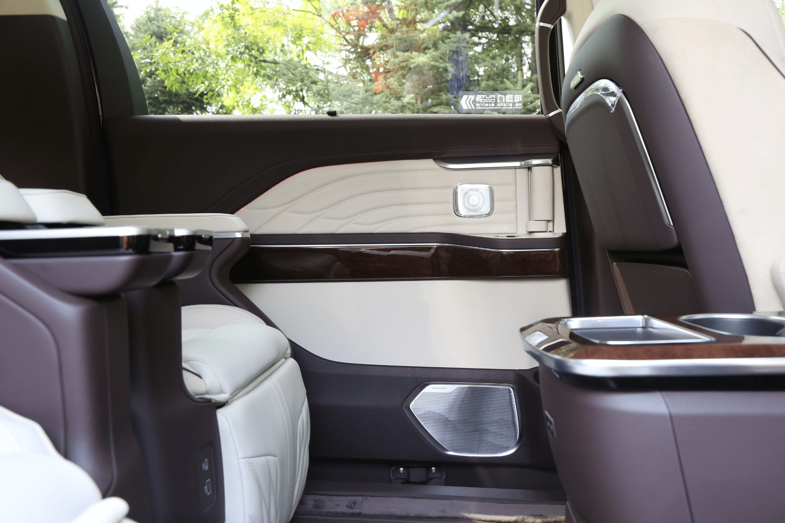 尽享尊贵第二排，抢先体验红旗HQ9_搜狐汽车_搜狐网