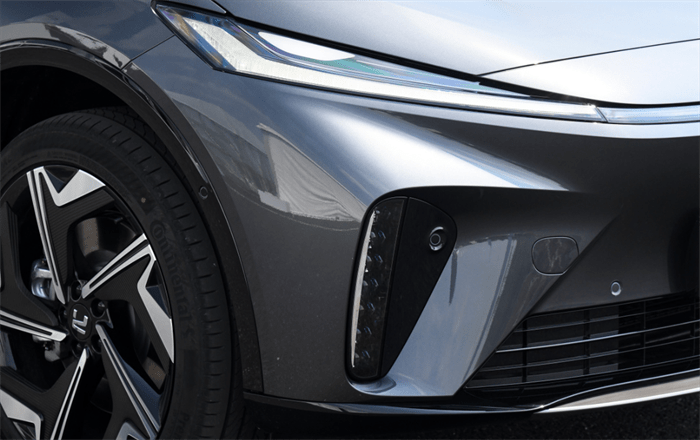 43英寸三联屏+支持换电 飞凡R7上市 售28.99万-35.69万元_搜狐汽车_搜狐网