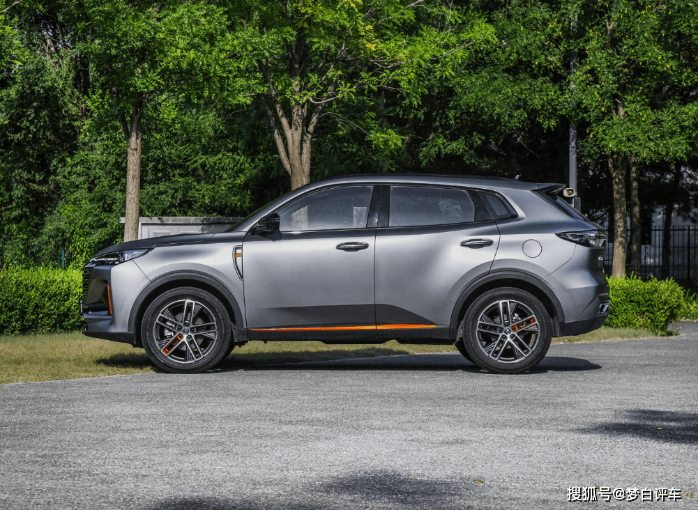 10万左右的SUV，轴距2750mm，后排可当双人床，比长安CS55PLUS更值_搜狐汽车_搜狐网