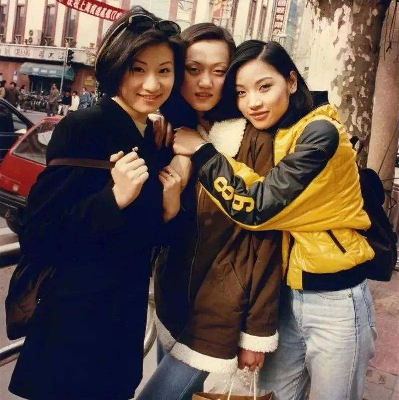 30年前的素人街拍，美得非常真实！女孩摄影年代