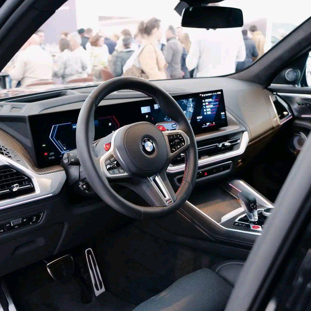 预售236万！新版宝马“旗舰”SUV开售，4.4T混动爆发735马力，霸气_搜狐汽车_搜狐网