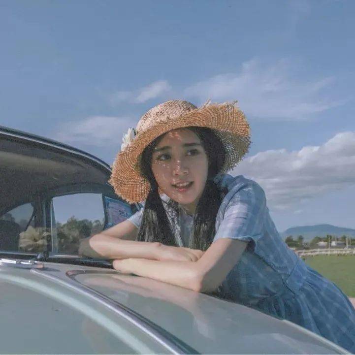 男人的这些举动,说明你在他心里很重要,错不了时候女人一个人