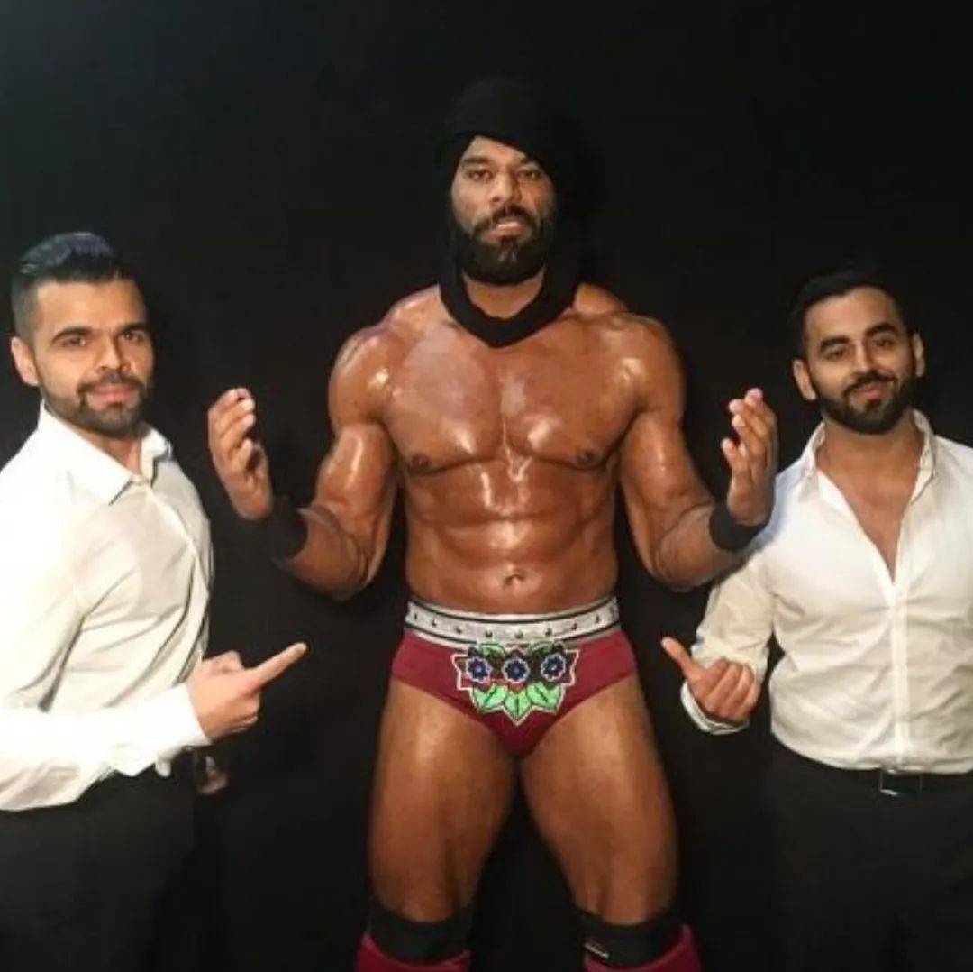 前WWE双打组合在昨晚的AEW周赛中亮相_辛格_兄弟_比赛