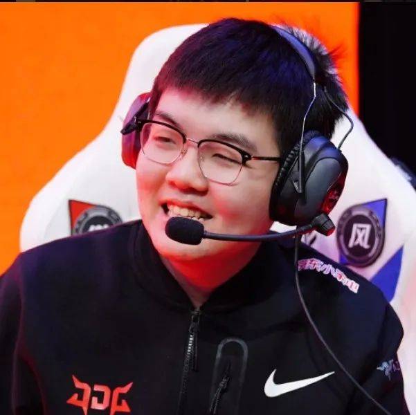 海外网友热议JDG小组第一：上路差距！369玩得像是18年的theshy_比赛_世界_-Nuguri