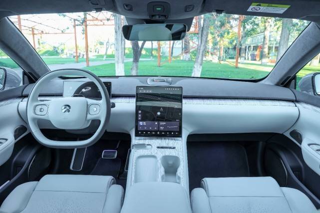 电动豪华之争，EQE对比ET7_搜狐汽车_搜狐网