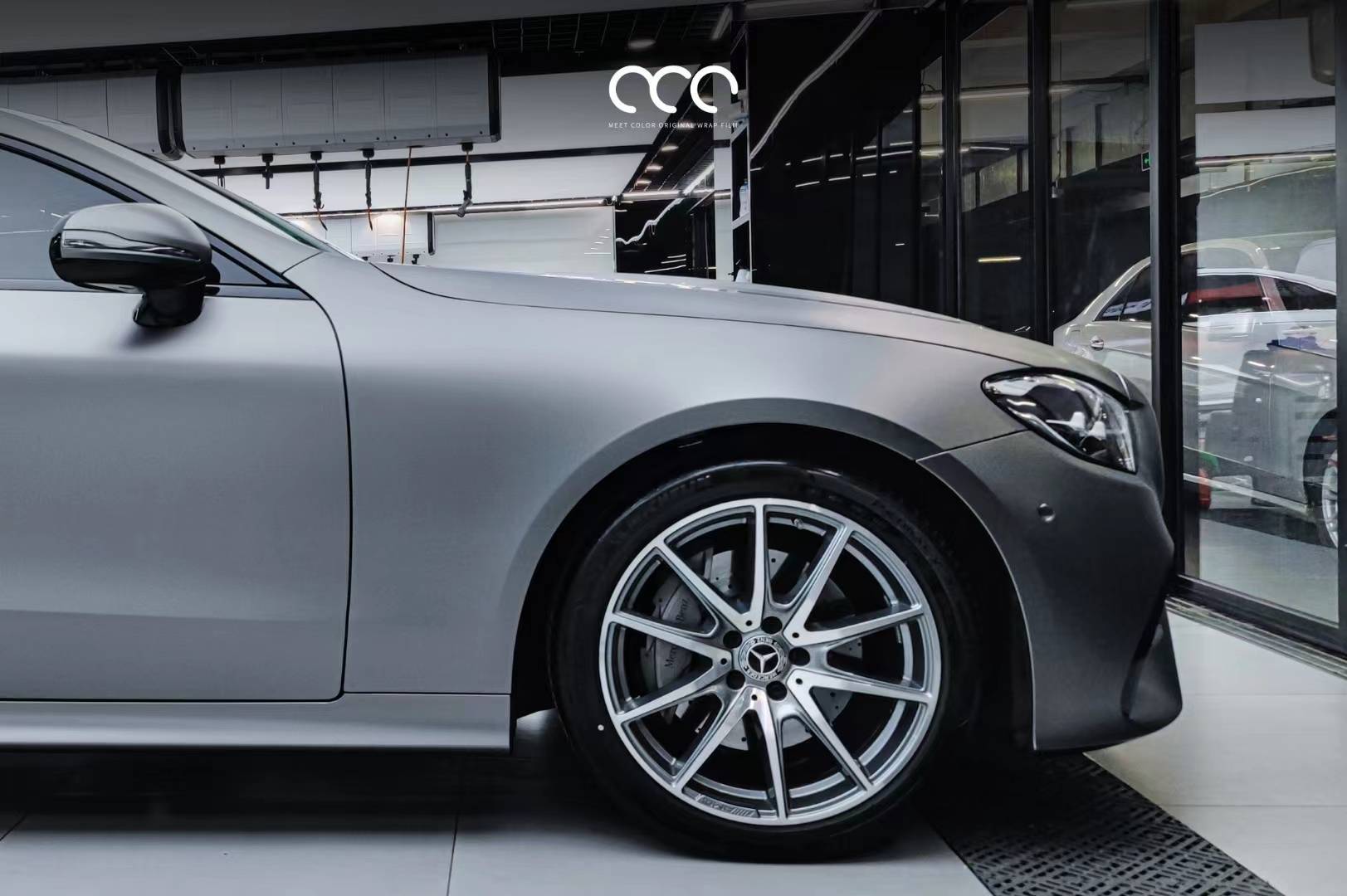 奔驰E53漫彩改色膜PET山灰，优雅神秘之感_搜狐汽车_搜狐网