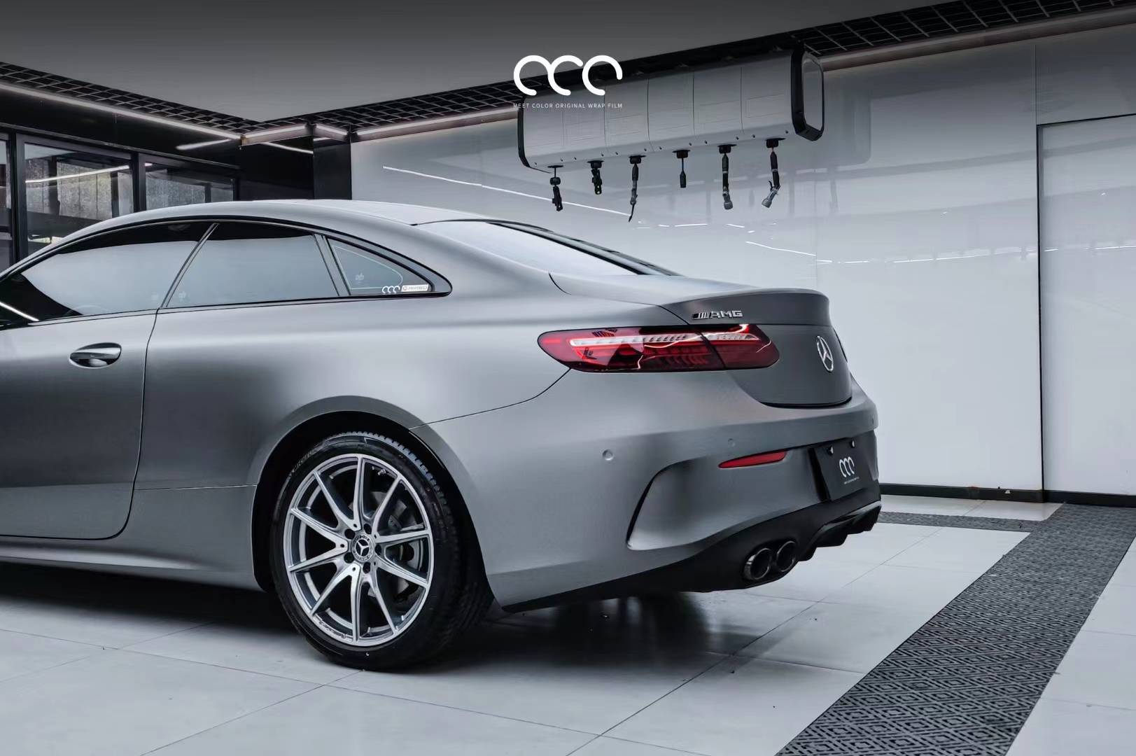 奔驰E53漫彩改色膜PET山灰，优雅神秘之感_搜狐汽车_搜狐网