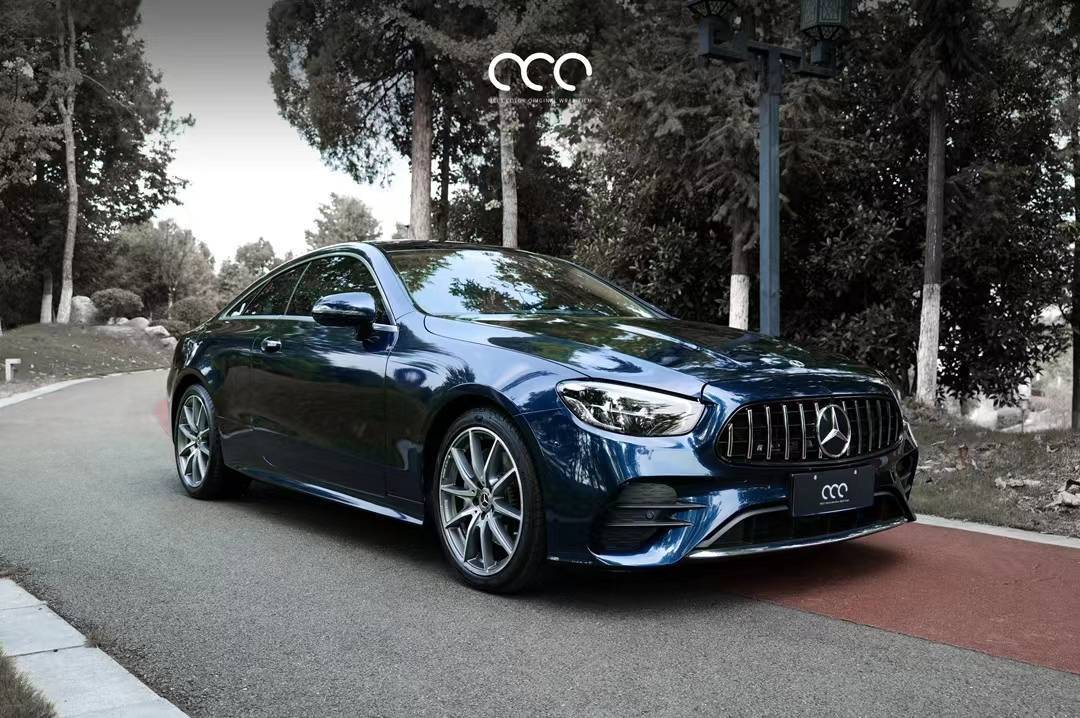 奔驰E260漫彩改色膜PET午夜蓝，平添了神秘感_搜狐汽车_搜狐网