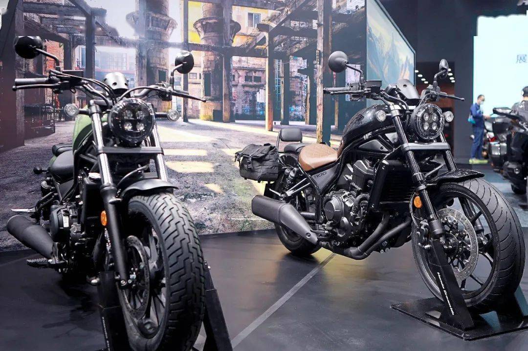 Honda惊艳亮相重庆摩展 CBR400R国内首展！_搜狐汽车_搜狐网