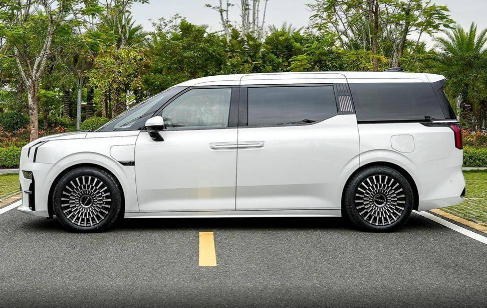 高端MPV谁学丰田埃尔法？极氪009灵魂拷问所有MPV，颠覆传统市场_搜狐汽车_搜狐网