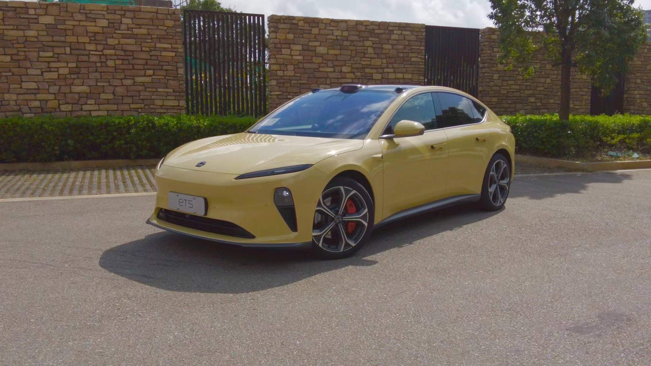 海川品车|会成为爆款吗？体验蔚来ET5_搜狐汽车_搜狐网