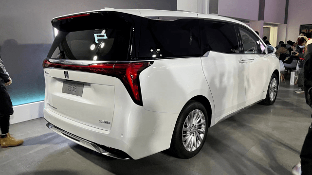 后排小影厅能强过“雷尔法”？解析别克世纪双8155座舱_搜狐汽车_搜狐网