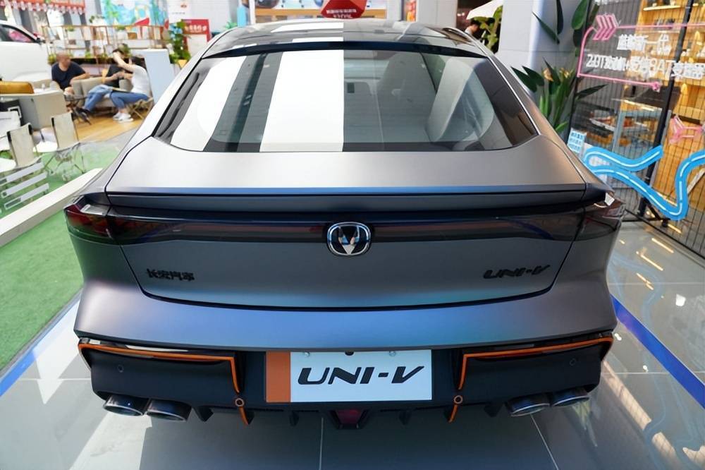 沉浸式探店，UNI-V 2.0T才是我的真爱_搜狐汽车_搜狐网
