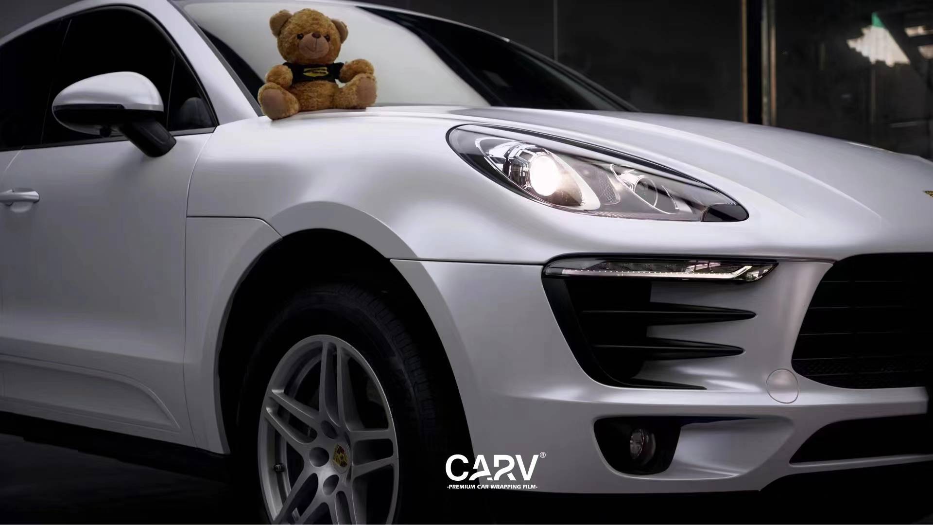 保时捷Macan卡孚CARV改色膜电光金属白，电光颗粒饱满 经久耐看_搜狐汽车_搜狐网