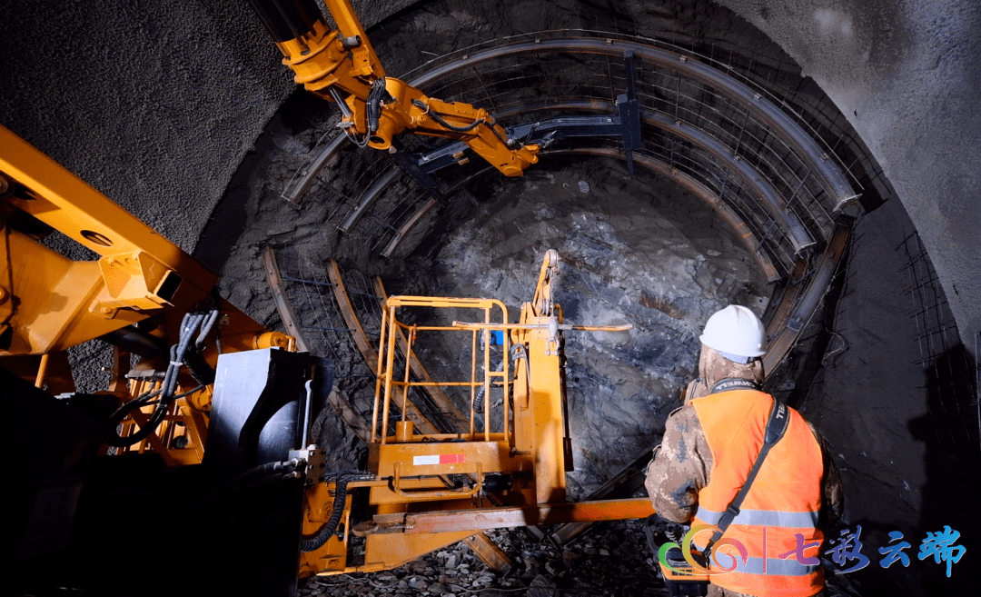 渝昆高铁第二长隧：炳辉隧道施工取得突破_斜井_横洞_组织