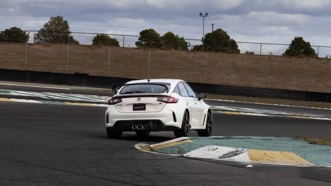 史上最强的Honda Civic Type R FL5？试完就想买！_搜狐汽车_搜狐网