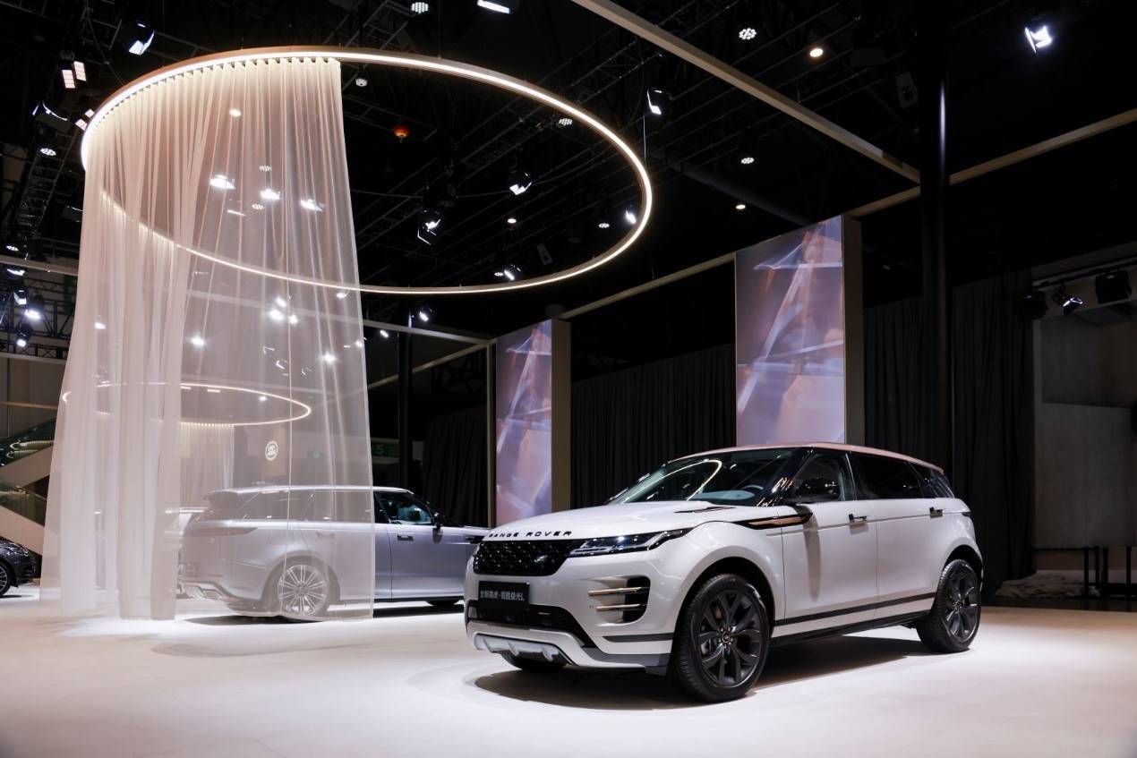 路虎揽胜SV尊荣创世版：4.4T V8加持！这才是”大哥”应该开的奢华座驾 | 乐惠车