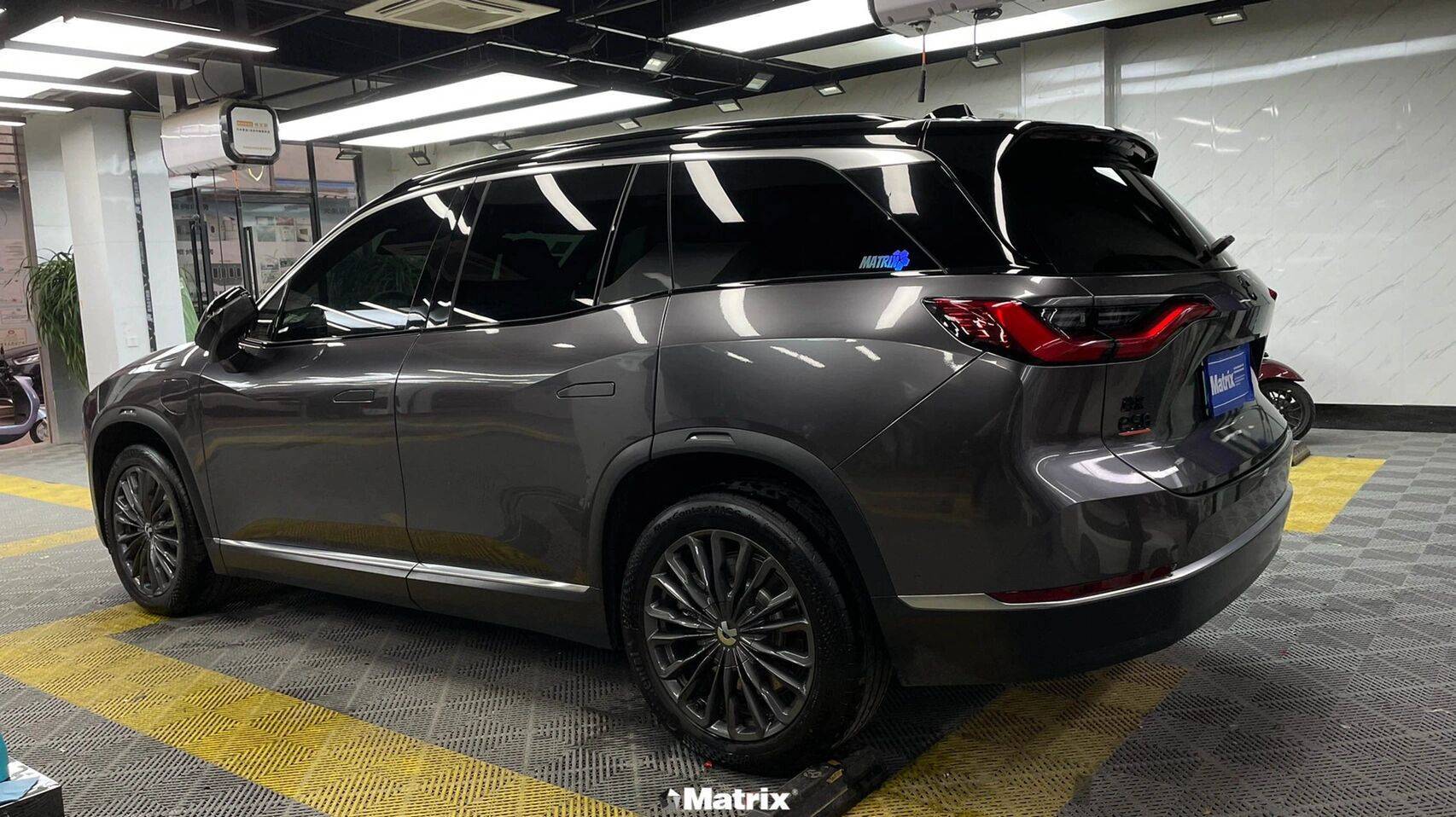 蔚来ES8 矩阵Matrix改色膜液态金属玛瑙灰，质感爆炸的视觉效果_搜狐汽车_搜狐网