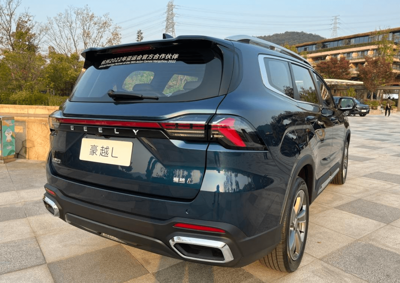 吉利版奥迪Q6？豪越L实车到店，长近4米9配“大床”，2.0T+双独悬_搜狐汽车_搜狐网