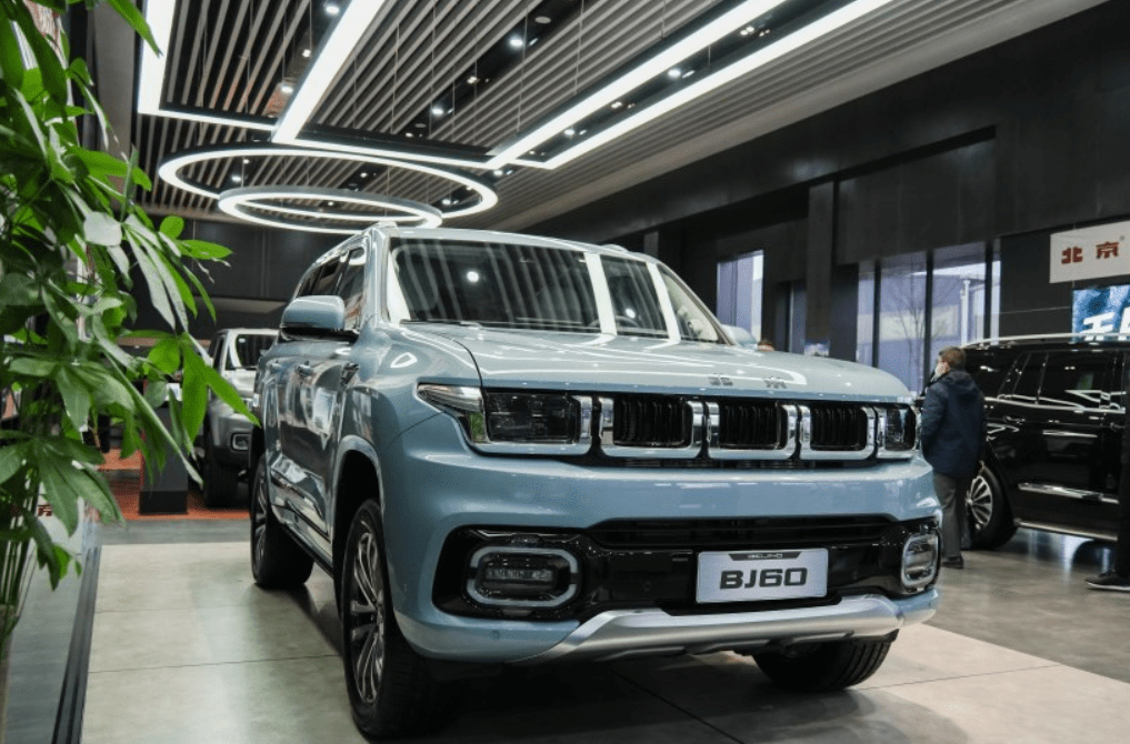 BJ60探店实拍，外形和BJ40风格迥异，比坦克500便宜10万_搜狐汽车_搜狐网