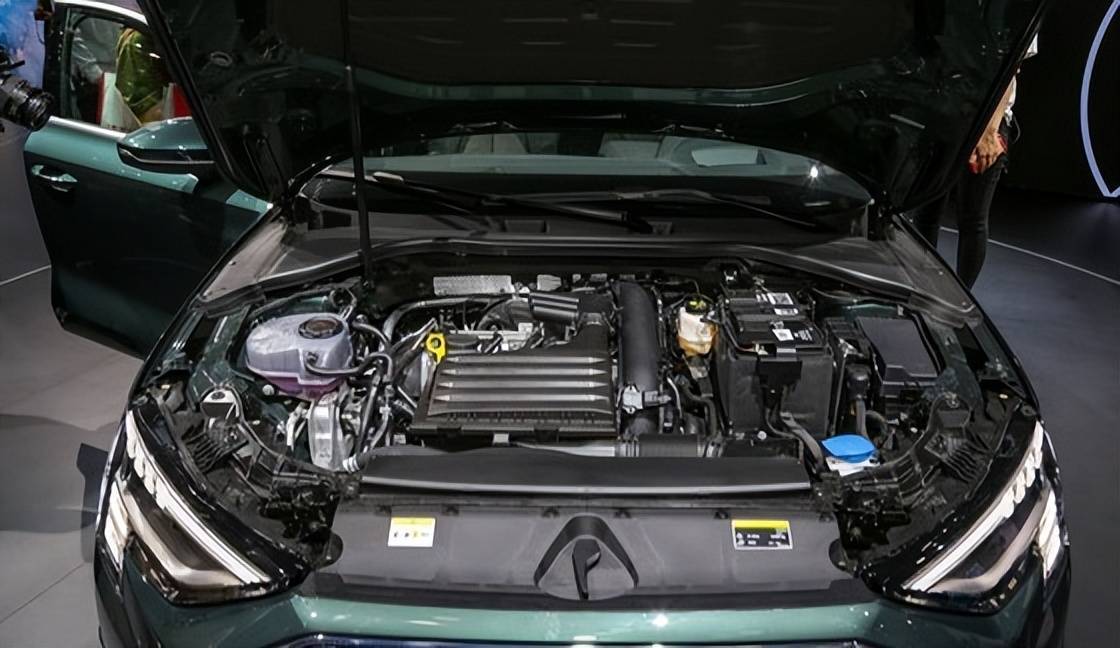 20多万买豪华，要品牌还是要后驱，凯迪拉克CT4对比奥迪A3L，选谁_搜狐汽车_搜狐网