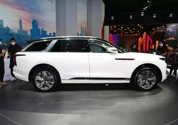 红旗纯电旗舰SUV，E-HS9首次亮相荷兰，当地起售价约61.5万人民币_搜狐汽车_搜狐网