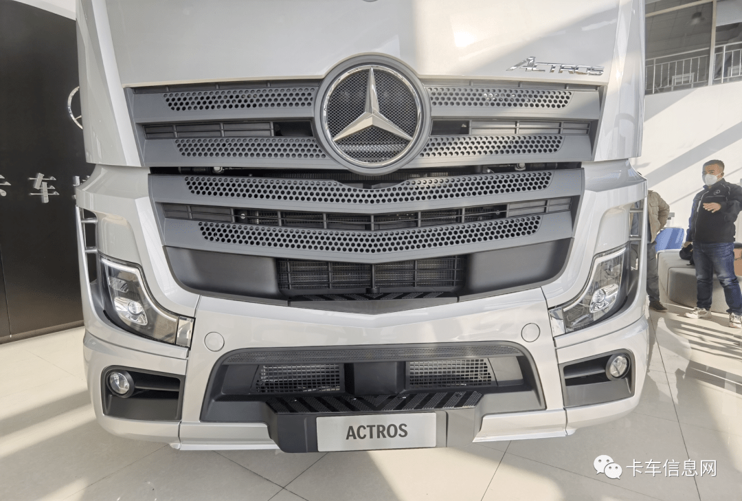 硬核配置一个都不少！实拍详解国产奔驰Actros_搜狐汽车_搜狐网