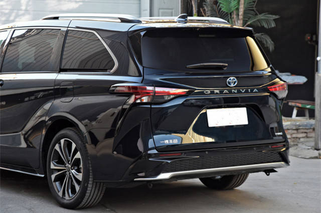 丰田又进步了，5米2长配航空座椅，一公里花费4毛_搜狐汽车_搜狐网