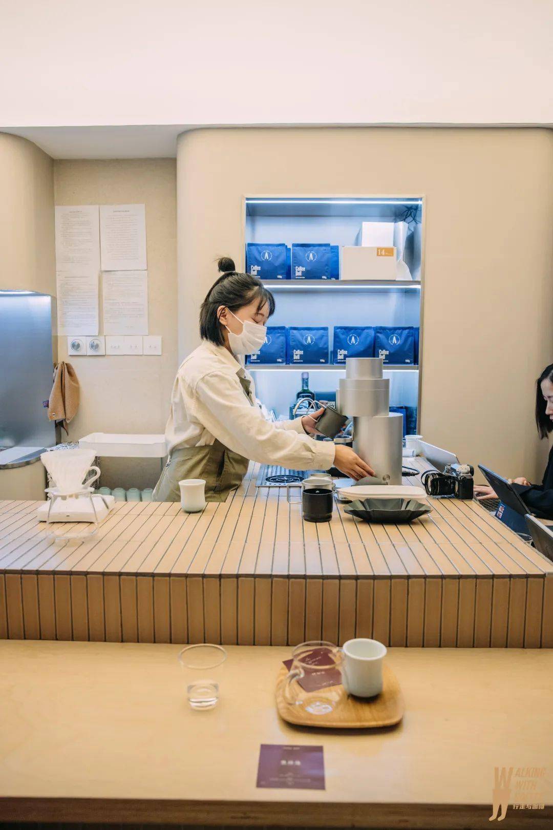 2020全国咖啡冲煮冠军李震开店：在“最卷”的上海“不卷”，无特调，不上外卖_Coffee_Buff_比赛