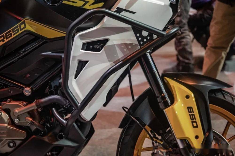 钱江高产又高能！首款国产650V缸拉力及四缸仿赛增配弯道ABS亮相_搜狐汽车_搜狐网