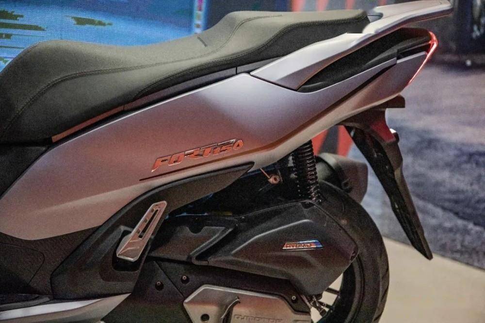 钱江高产又高能！首款国产650V缸拉力及四缸仿赛增配弯道ABS亮相_搜狐汽车_搜狐网