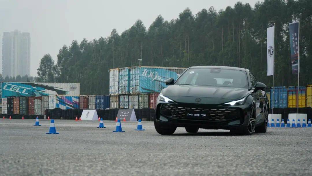 2.0T+9AT 261马力，15万竟有保时捷同款设计？_搜狐汽车_搜狐网