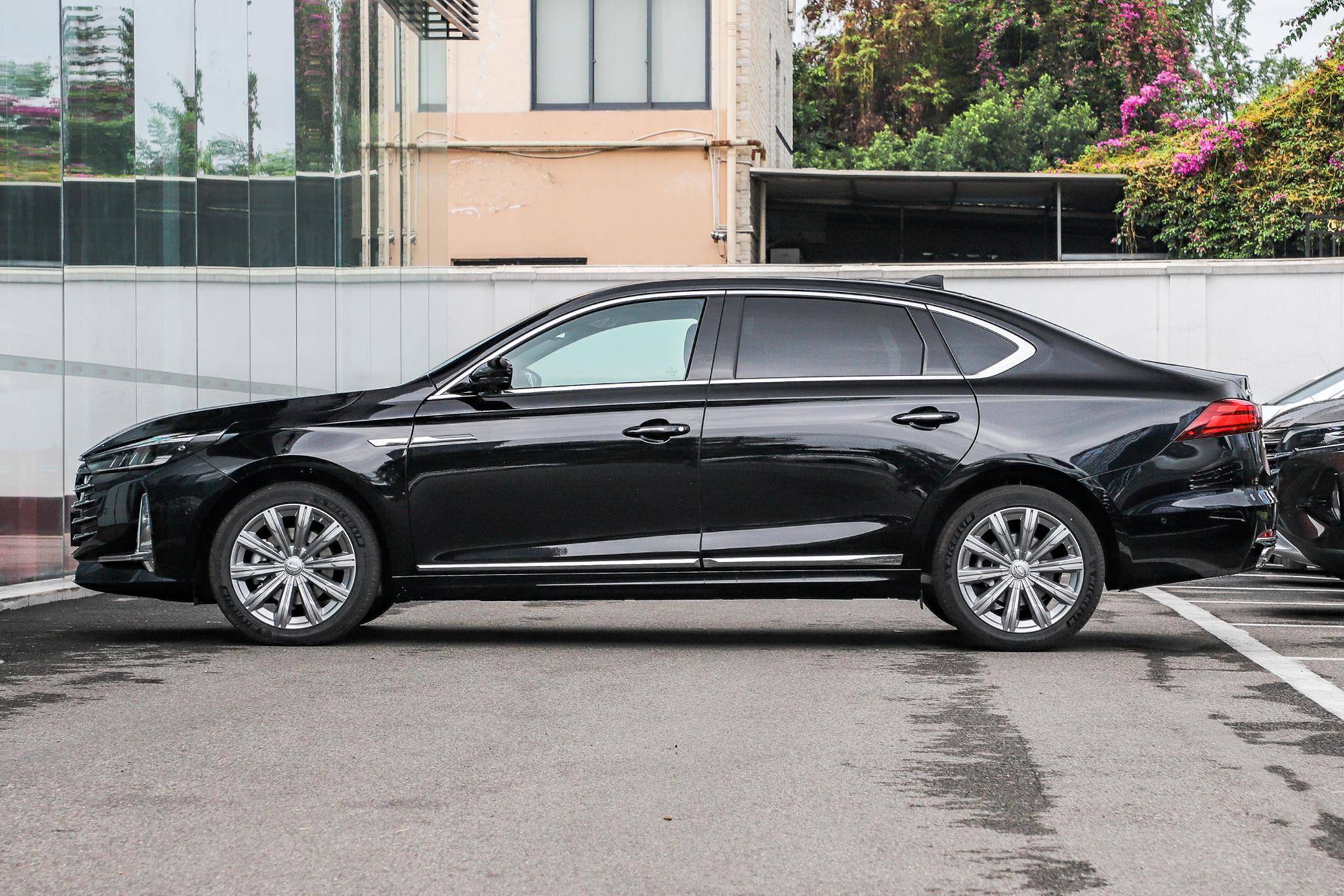 配置高尺寸大，标配252马力+6AT，售15.68万起，带你看传祺GA8_搜狐汽车_搜狐网