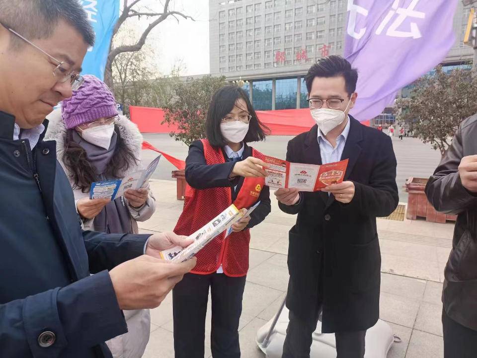 邹城农商银行积极开展“3·15”消费者权益保护宣传活动 知识 老年人 折页